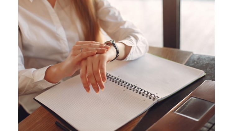 Time Management Hacks for Busy Professionals - Free Courses with ...